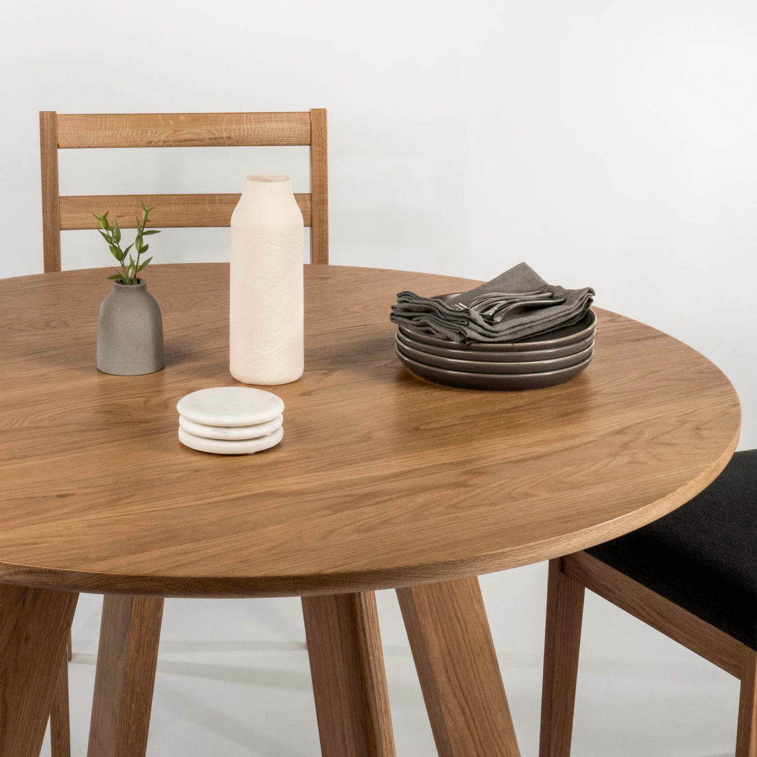 Ma Round Dining Table 42” – Moss Design